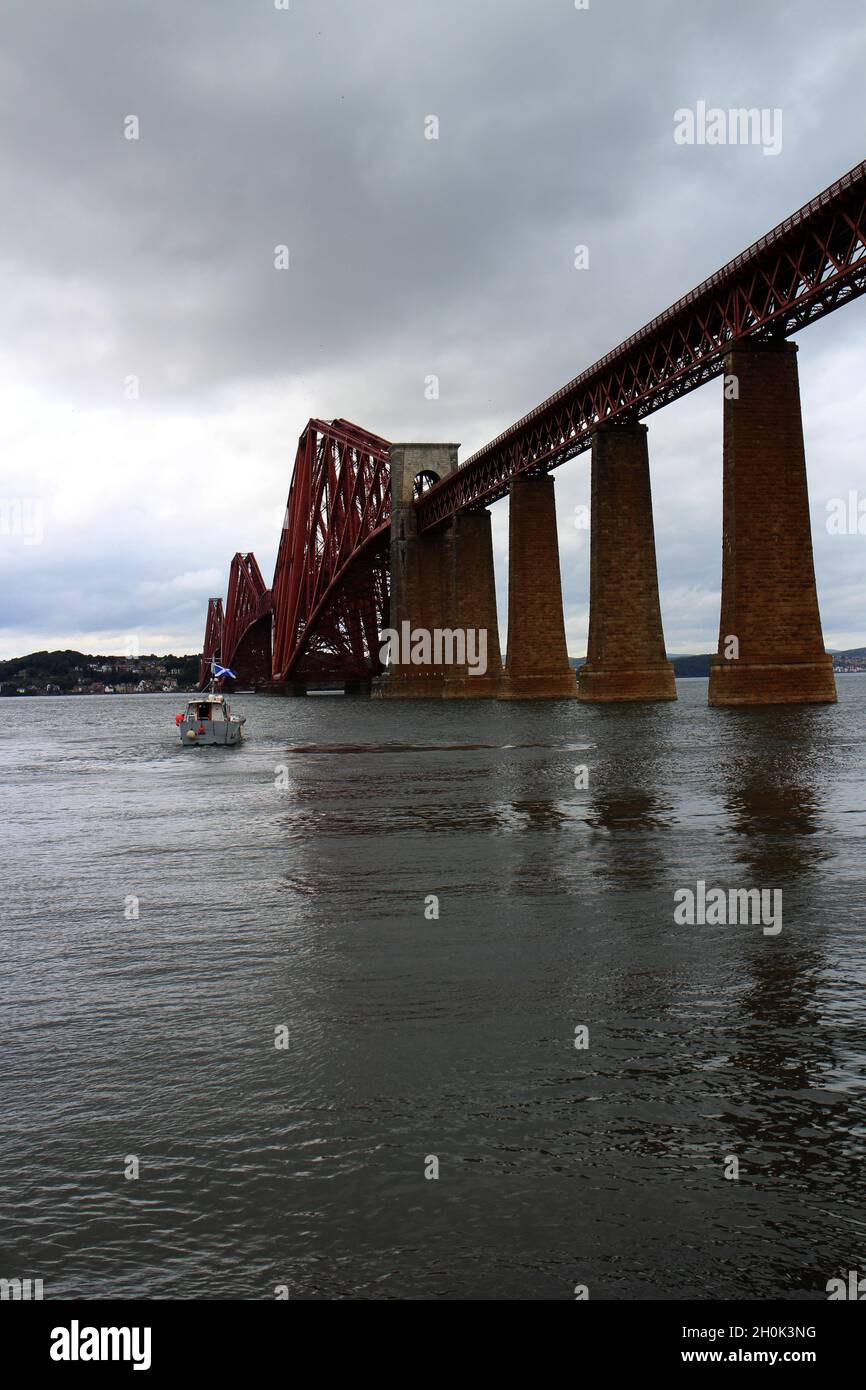 Forth railbridge viewpoint hi-res stock photography and images - Alamy
