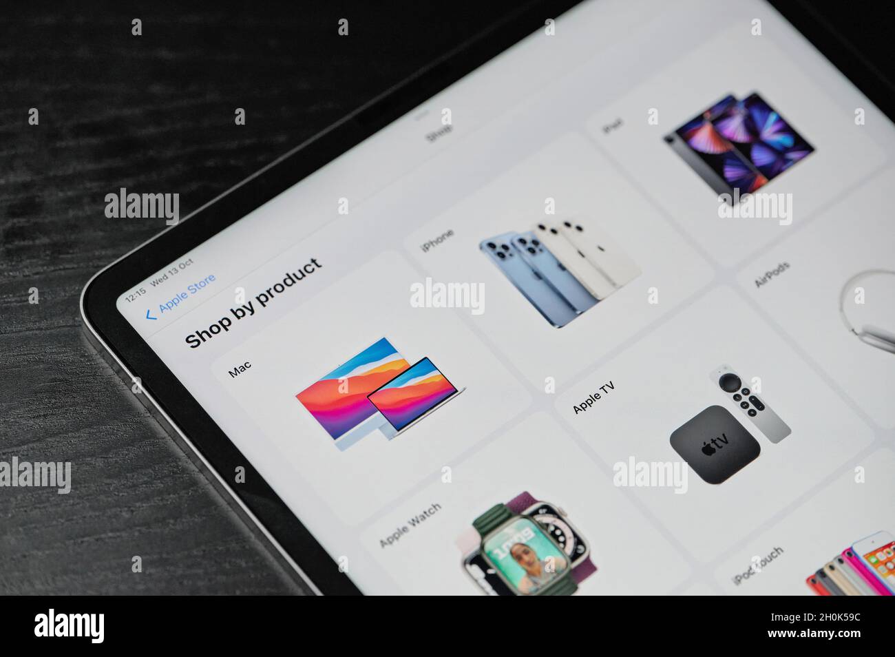 Iphone 13 store hi-res stock photography and images - Alamy