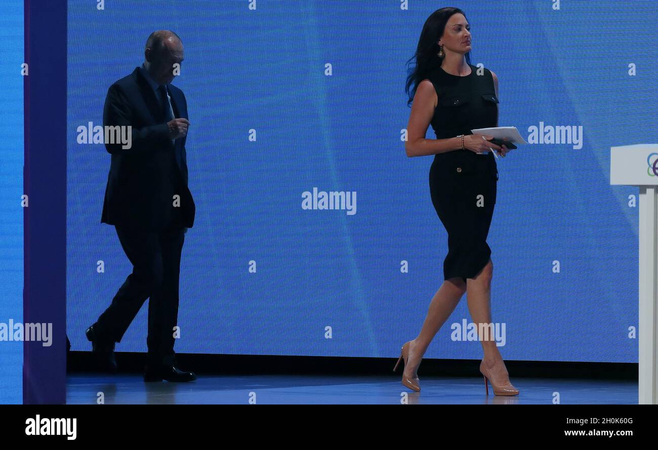 Anchor for cnbc hi-res stock photography and images - Alamy