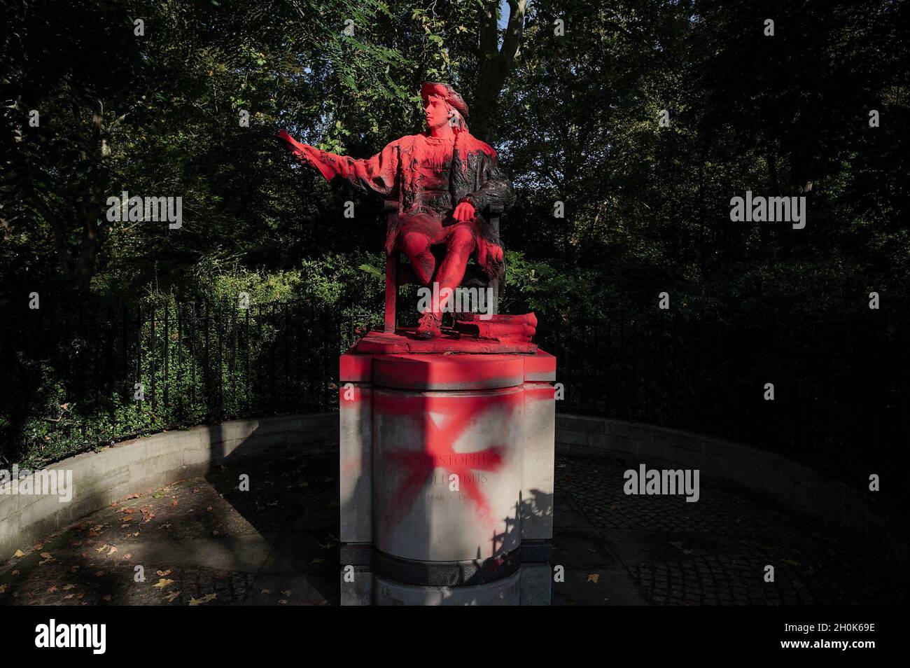 Alamy defaced statue hi-res stock photography and images - Alamy