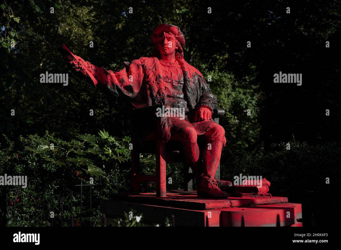 London, UK. 13th October 2021. Statue of Christopher Columbus remains ...