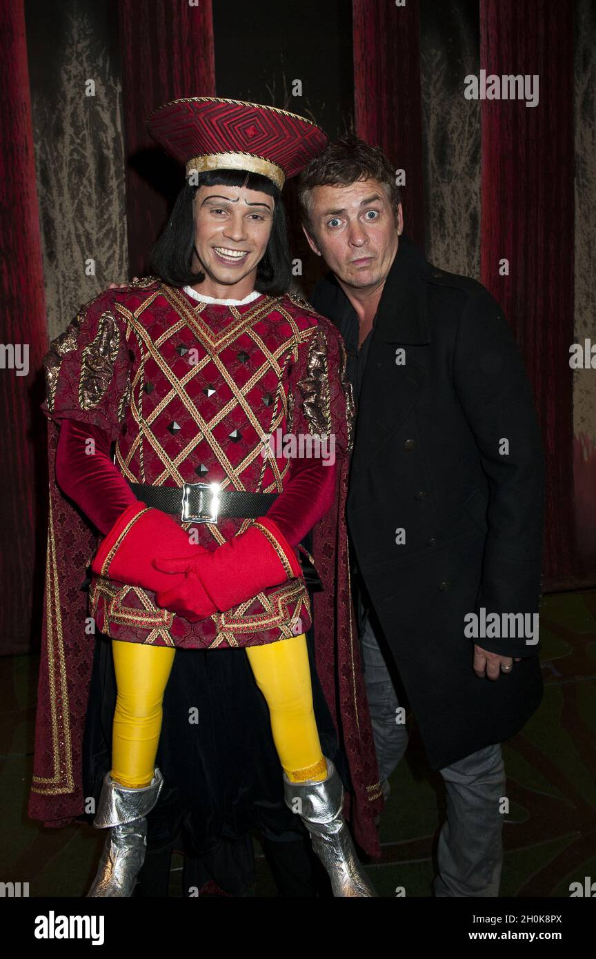 Shane Richie meets Neil Mcdermott who plays Lord Farquaad on stage ...