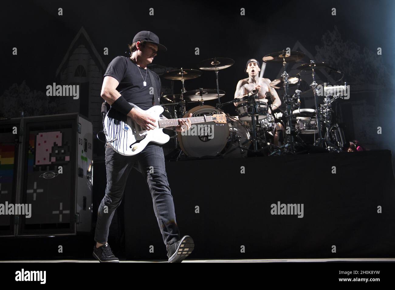 Tom delonge on stage hi-res stock photography and images - Alamy