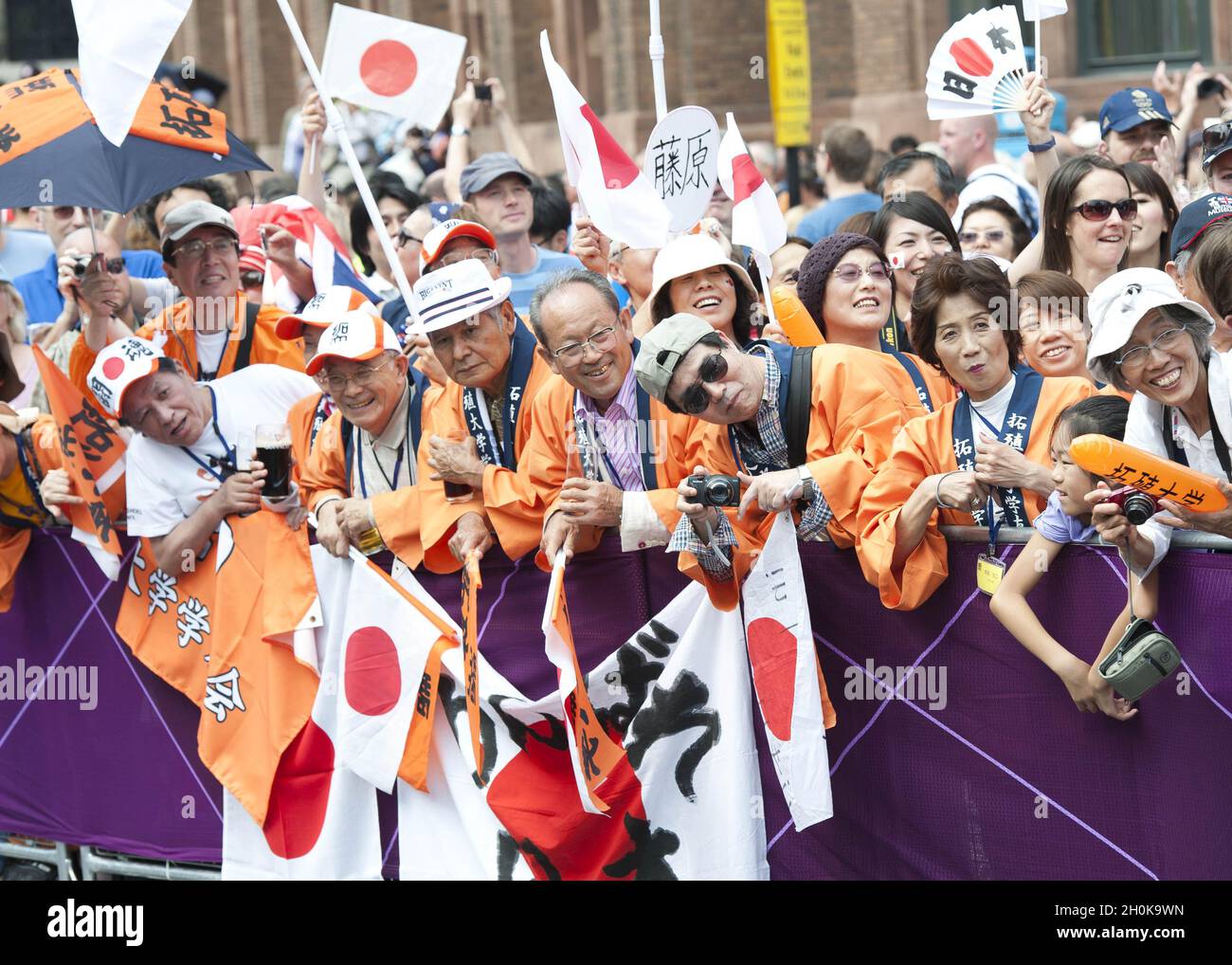 Japanese fans during the London Olympics Men's Marathon 2012 - London ...