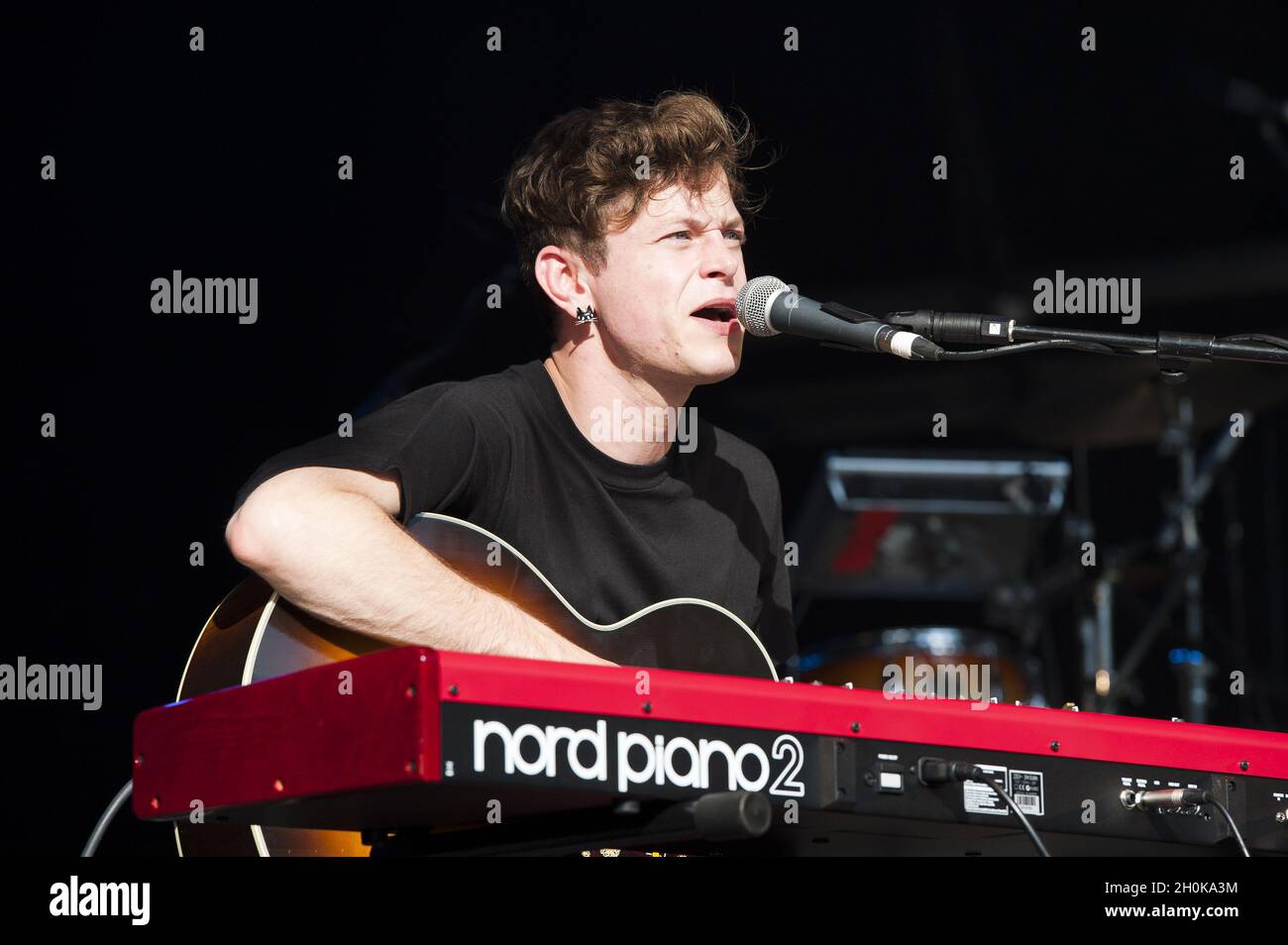 Perfume Genius (Mike Hadreas) performs live on stage at 'End Of The ...