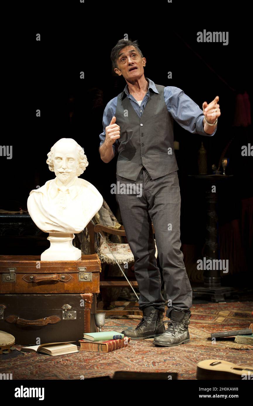 Roger rees hi-res stock photography and images - Alamy