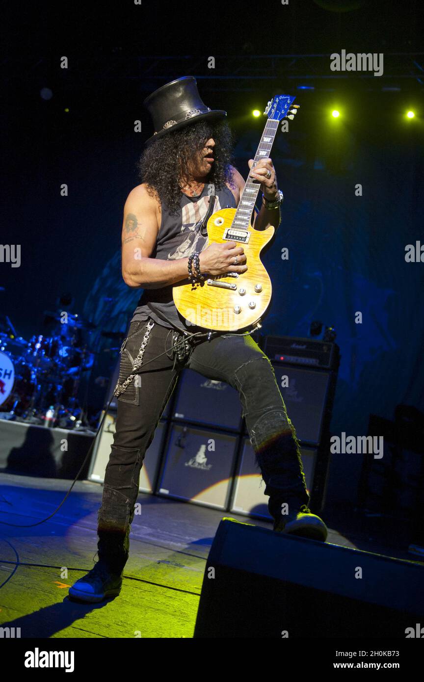 Slash performs live on stage, O2 Academy, Brixton, London Stock Photo ...