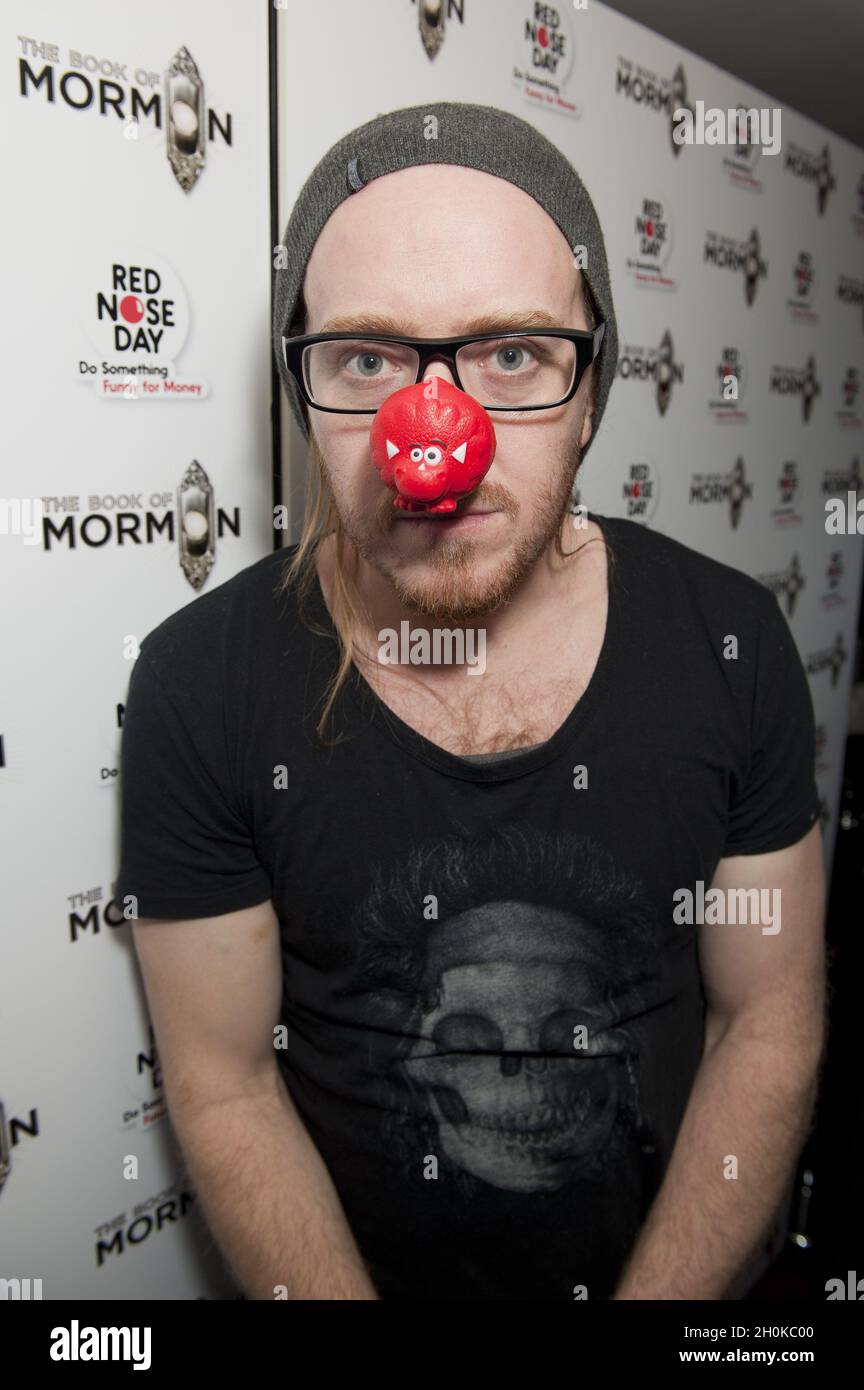 Tim Minchin attends The Book of Mormon Red Nose Day Gala, the Prince of ...
