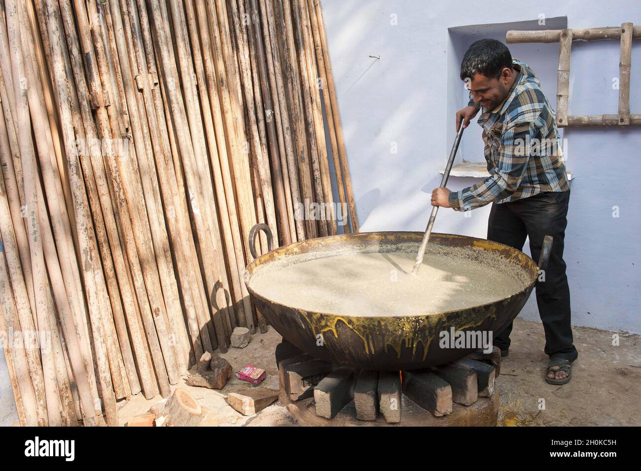 An Indian man cooking millet in Neemrana, India Stock Photo - Alamy