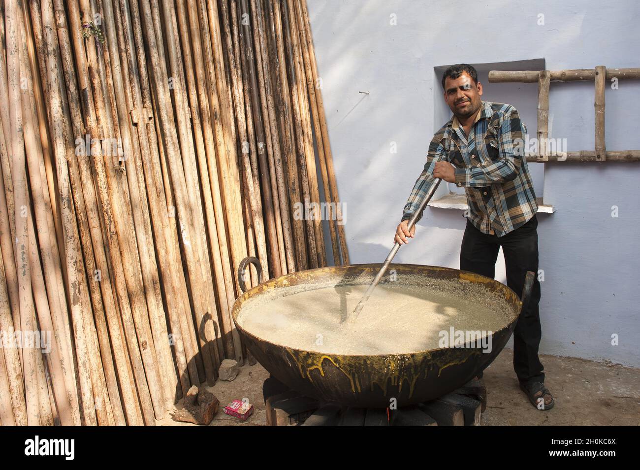 An Indian man cooking millet in Neemrana, India Stock Photo - Alamy