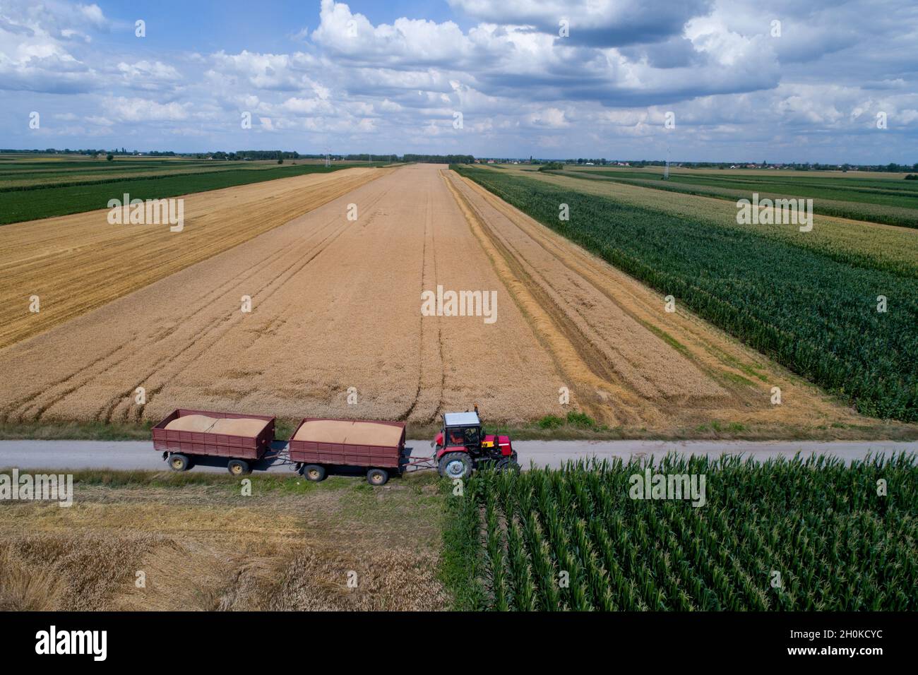 From above driving tractor hi-res stock photography and images - Alamy