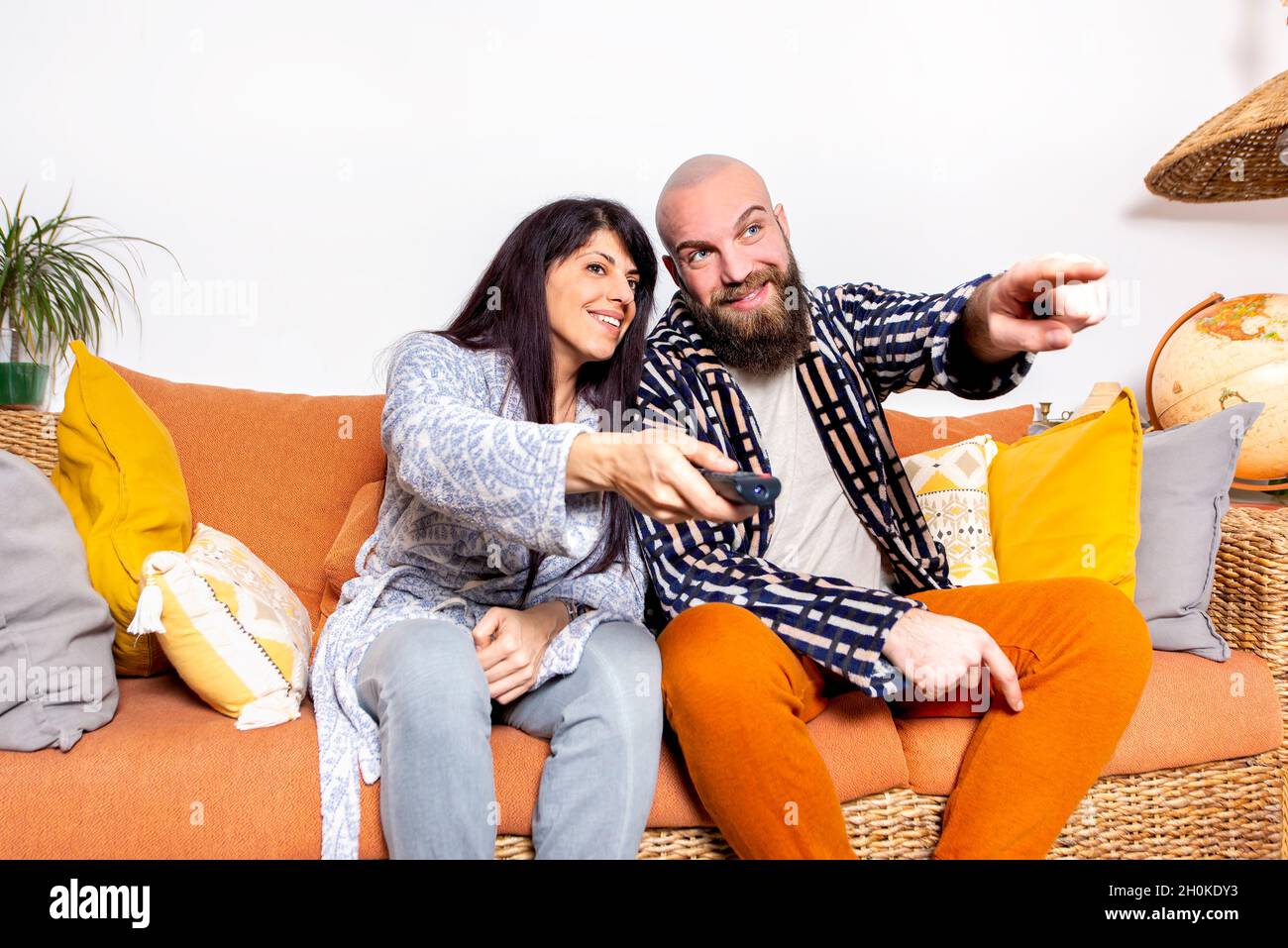 Adults watching tv family hi-res stock photography and images - Alamy