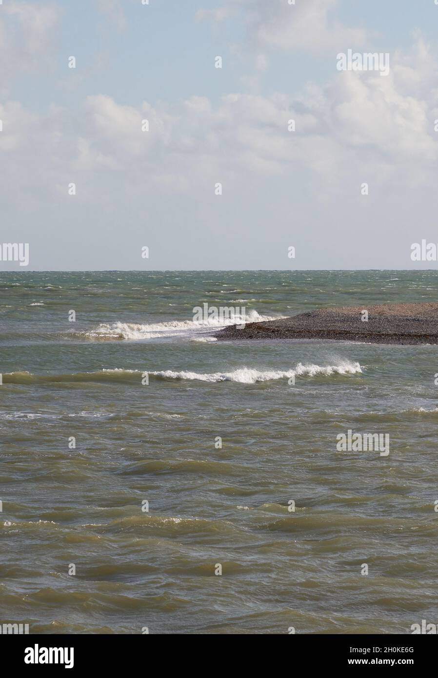 Spilling waves hi-res stock photography and images - Alamy