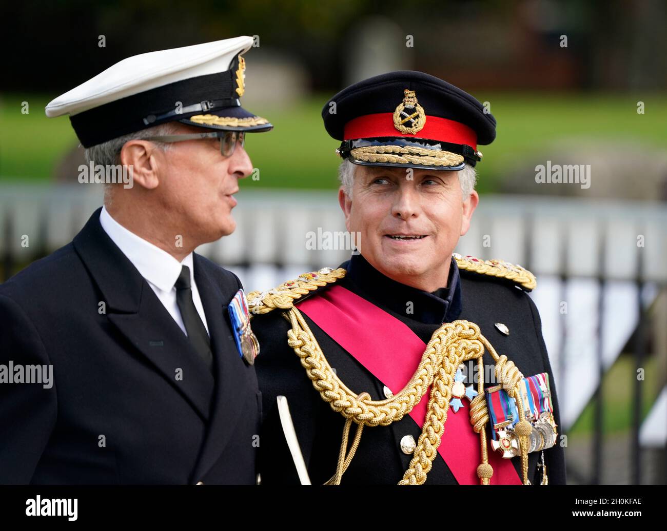 General Sir Nick Carter (right), the outgoing Chief of the Defence ...