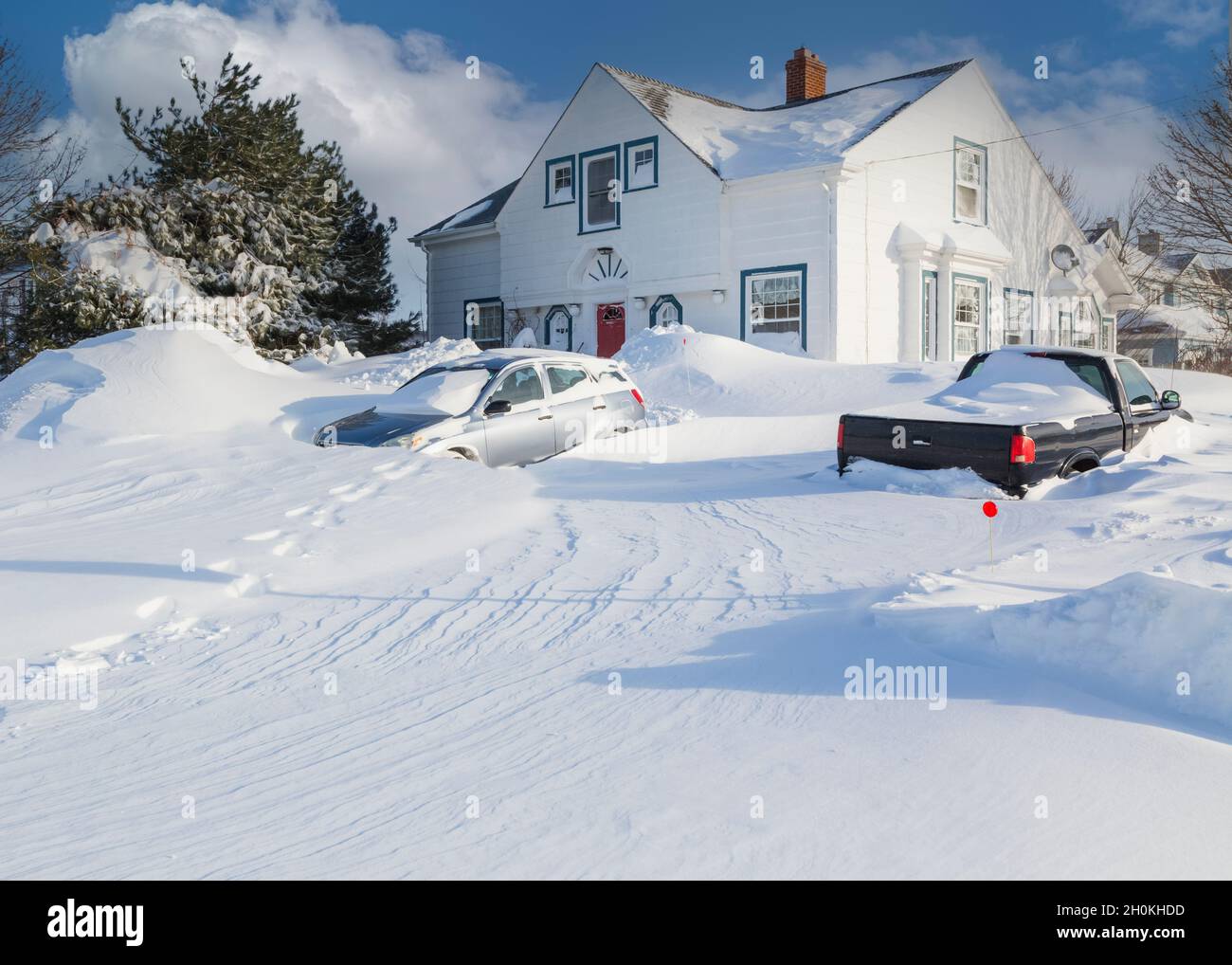 Suburb house driveway hi-res stock photography and images - Alamy