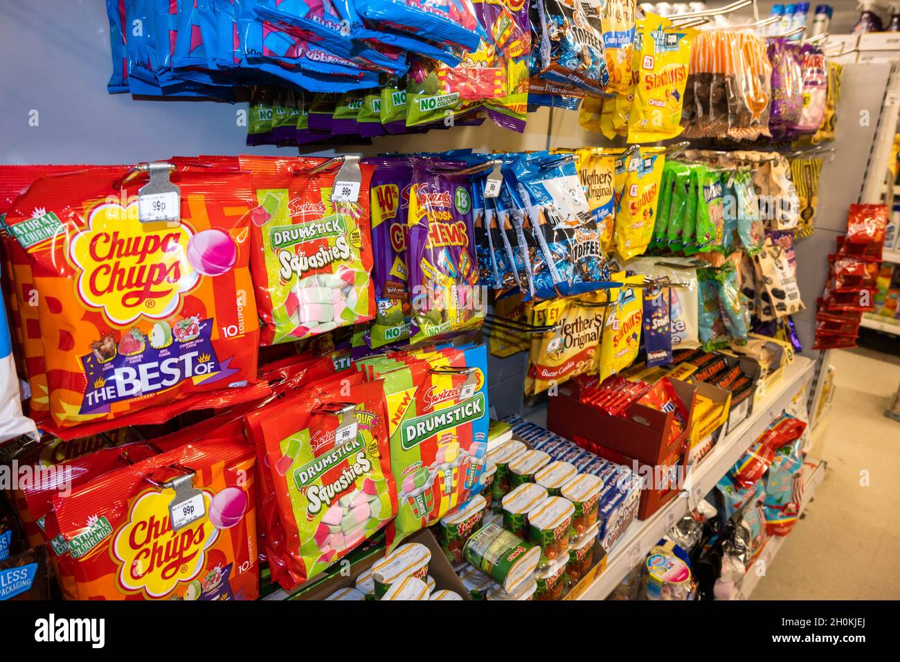 Christmas supermarket sweets hi-res stock photography and images - Alamy
