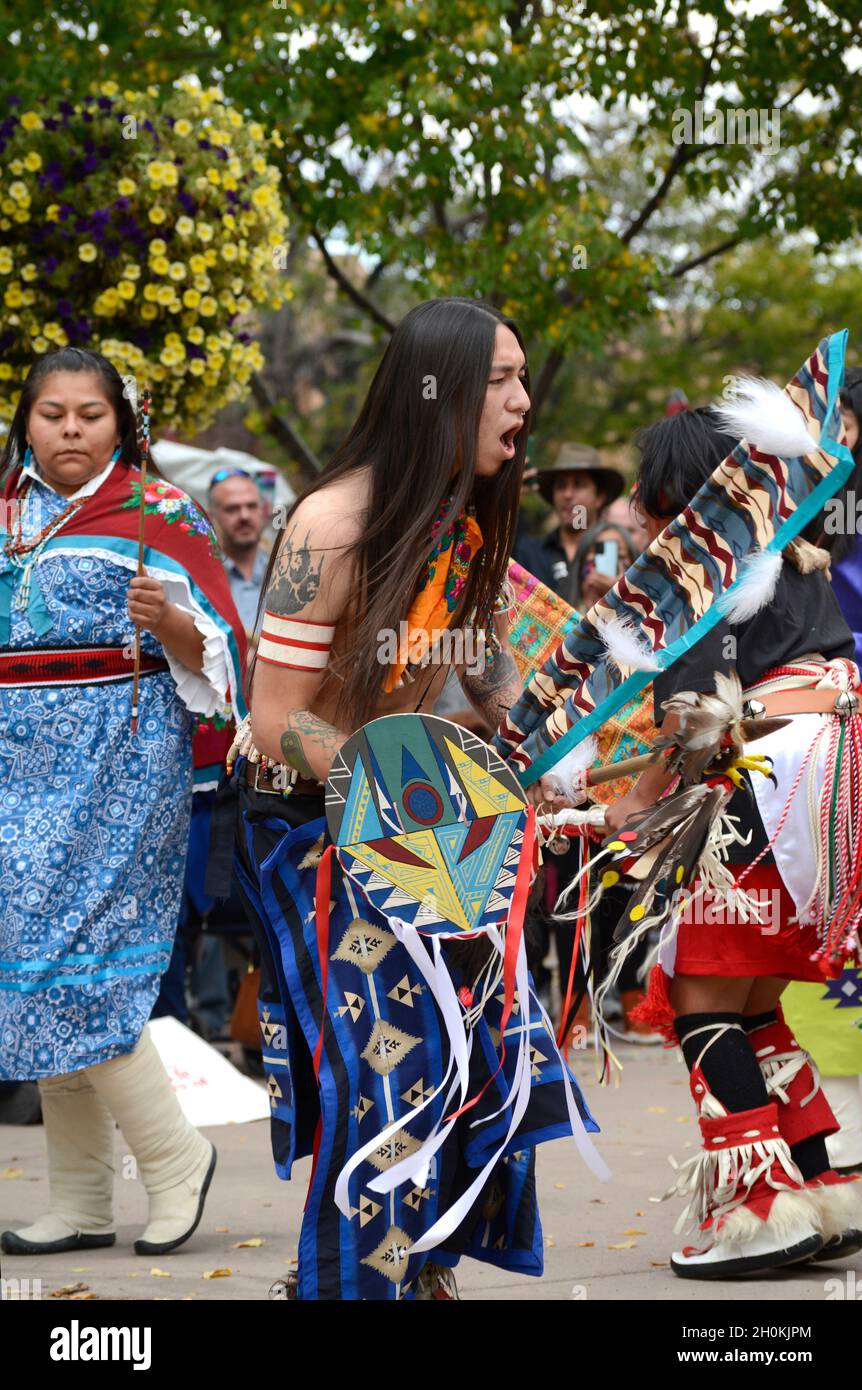 Native american dancers santa fe hi-res stock photography and images ...