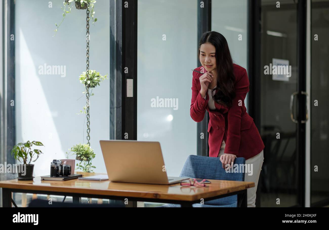 Asian business woman working with thinking moment on laptop. in coffee ...