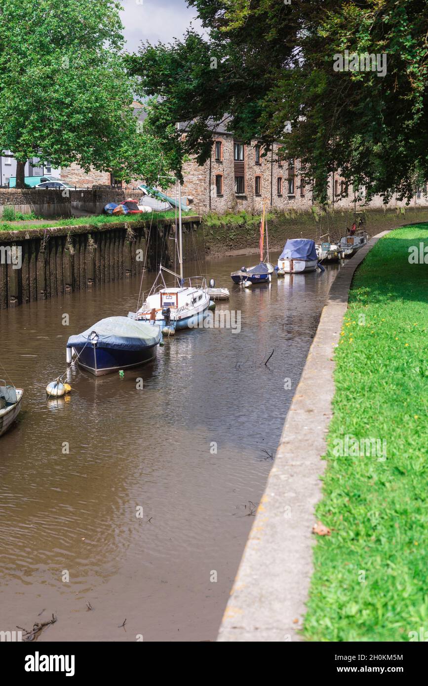 Boats moring hi-res stock photography and images - Alamy