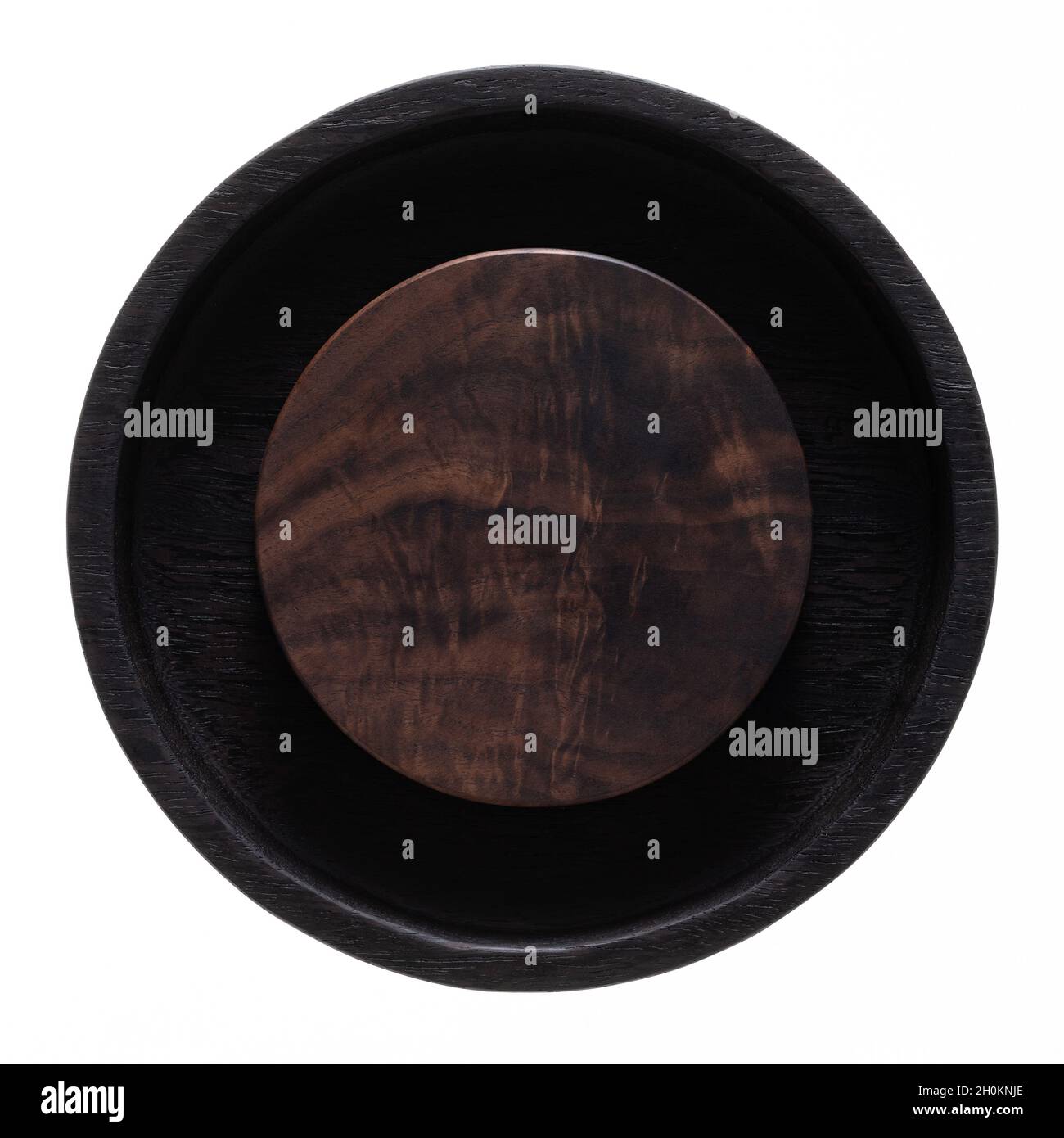 Two-color round wooden tea tray. Round wooden chopping board. Texture ...