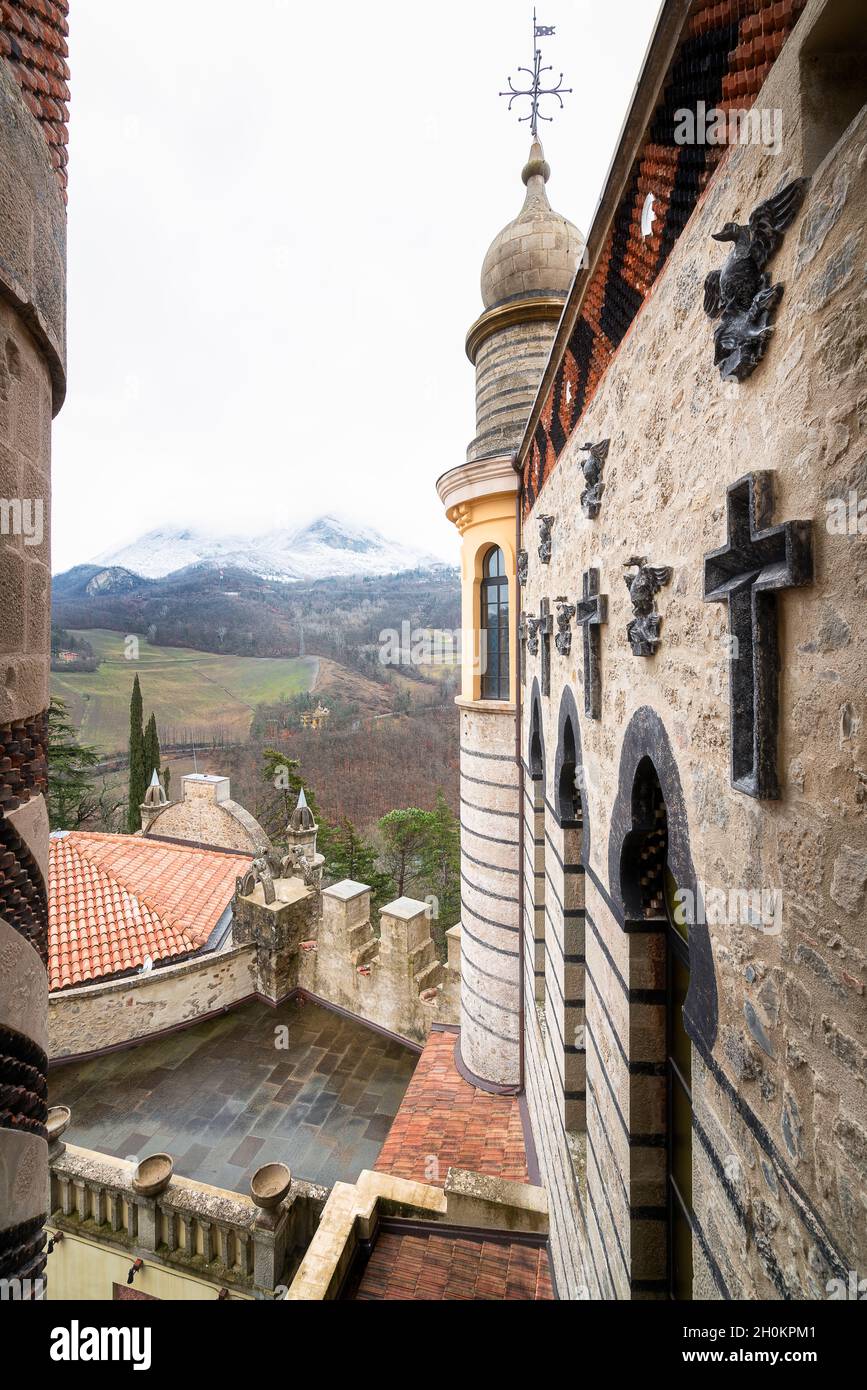This is a picture of a great castle in Italy called Rocchetta Mattei ...