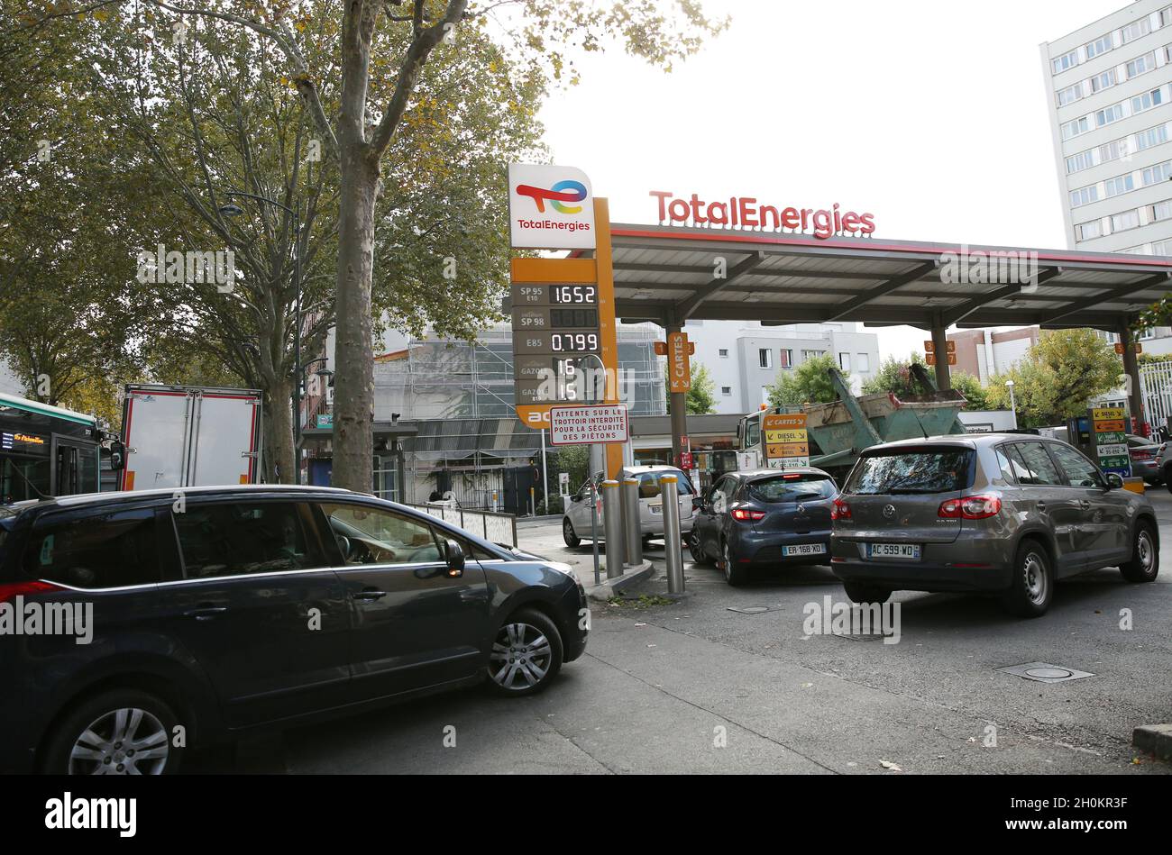 Diesel vehicles paris hi-res stock photography and images - Alamy