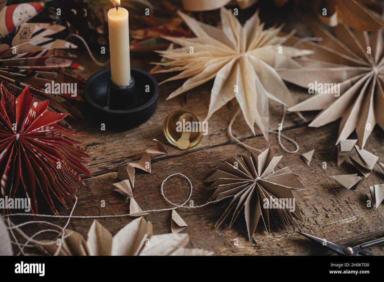 Making stylish Christmas stars. Sweden paper stars, craft wrapping ...