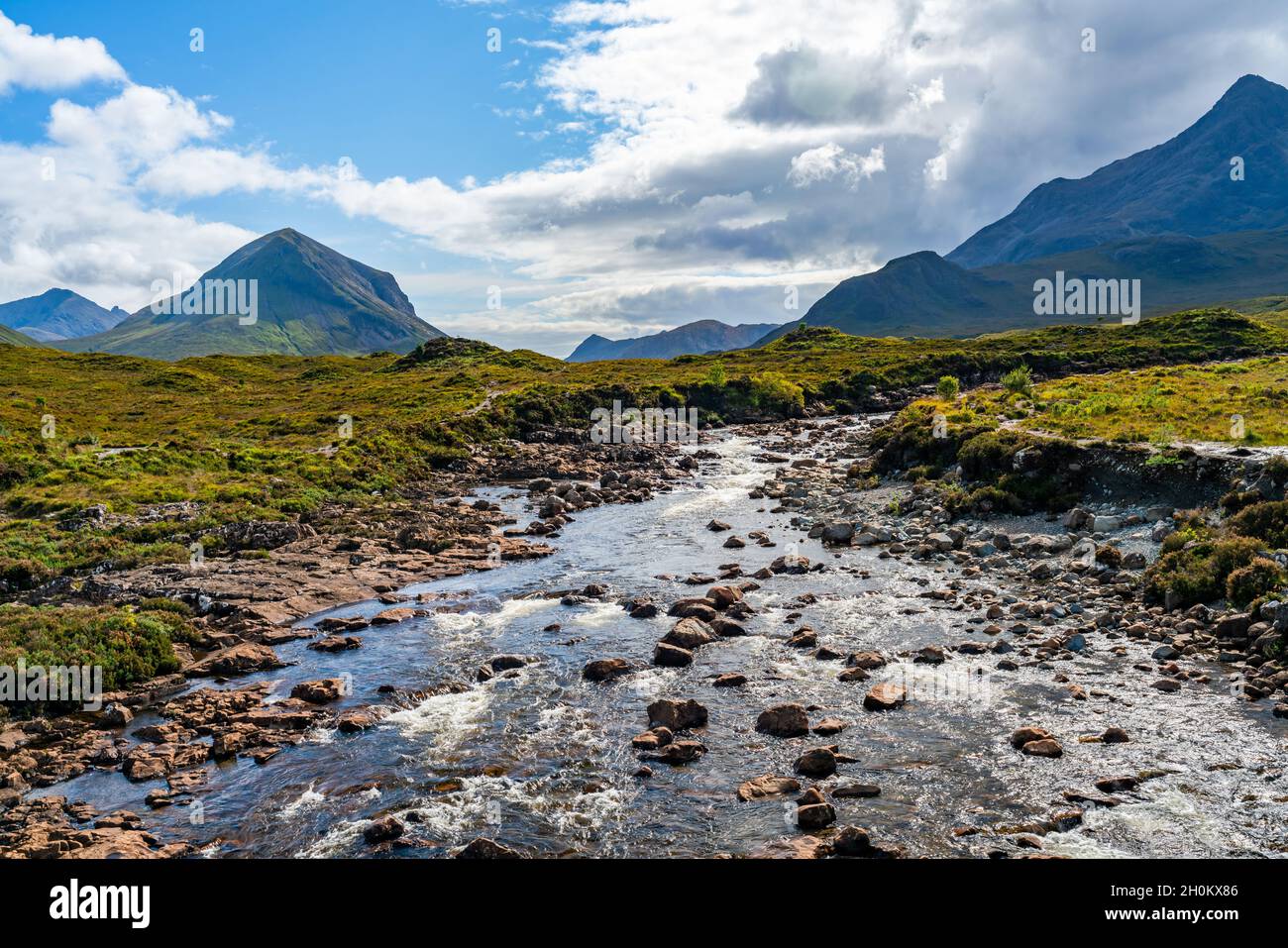 River Sligachan with a view of the Black Cuillin mountains, Isle of ...