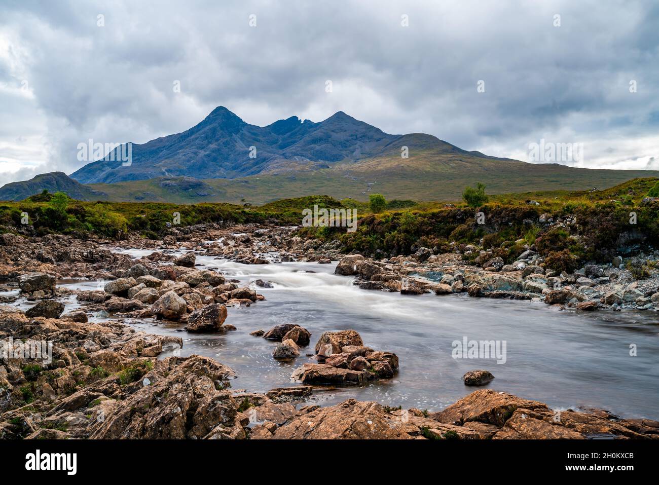 River Sligachan with a view of the Black Cuillin mountains, Isle of ...