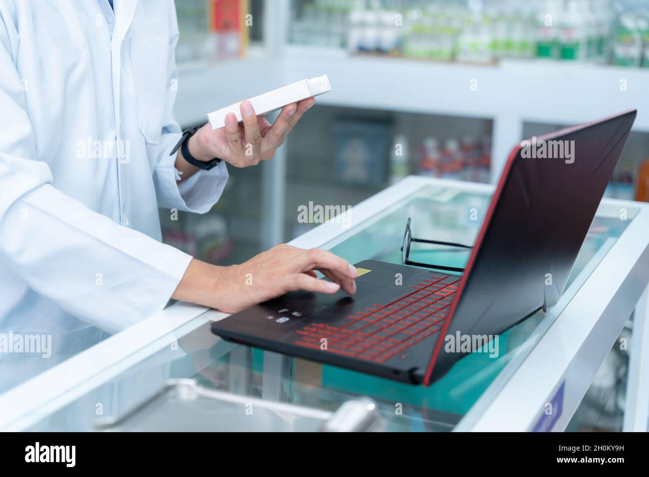 Pharmacy counter hi-res stock photography and images - Alamy