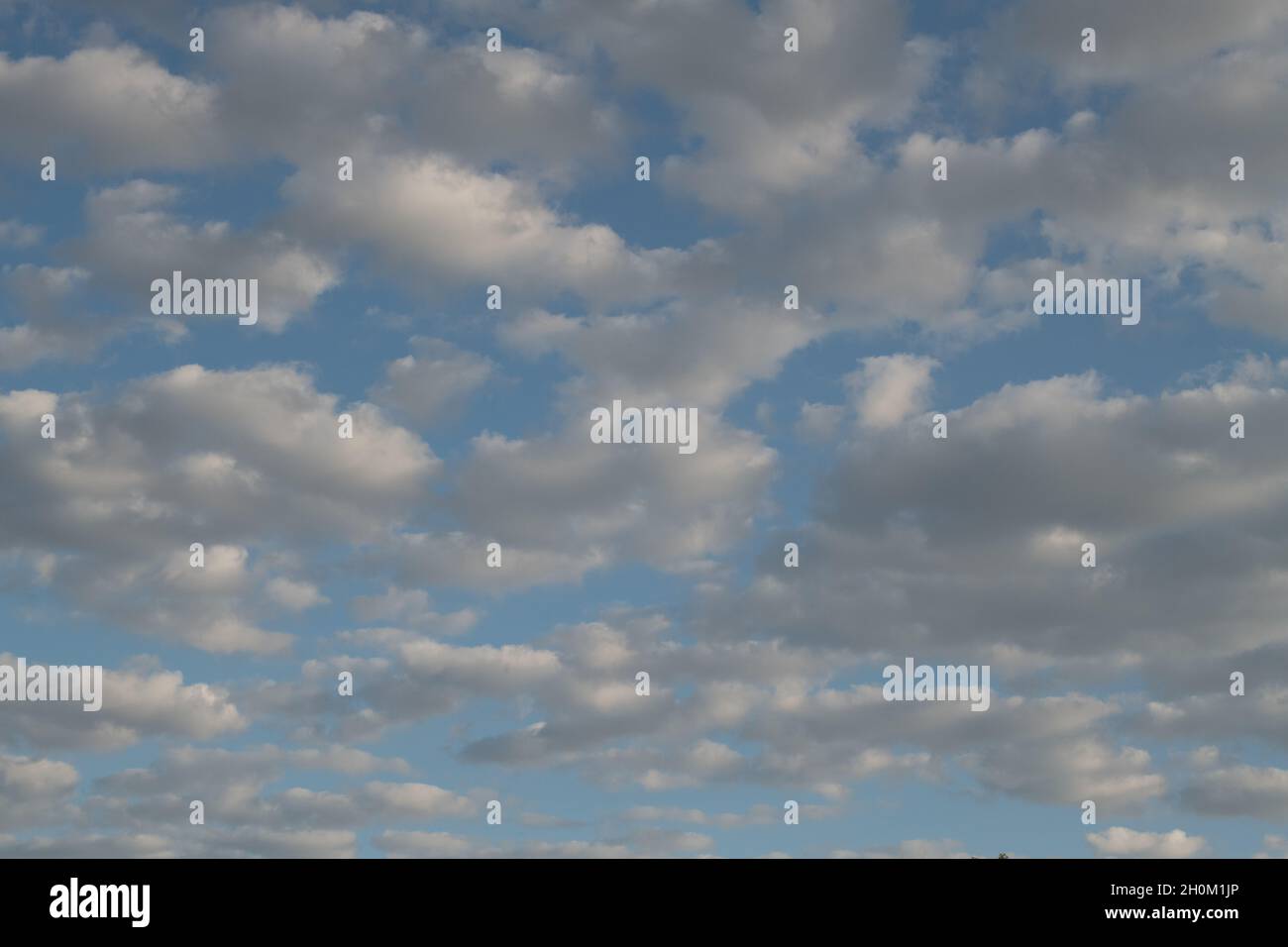 Blue sky white clouds simpsons hi-res stock photography and images - Alamy