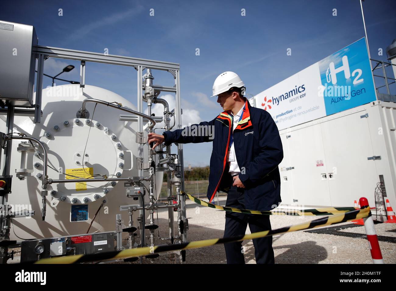 Hynamics hi-res stock photography and images - Alamy