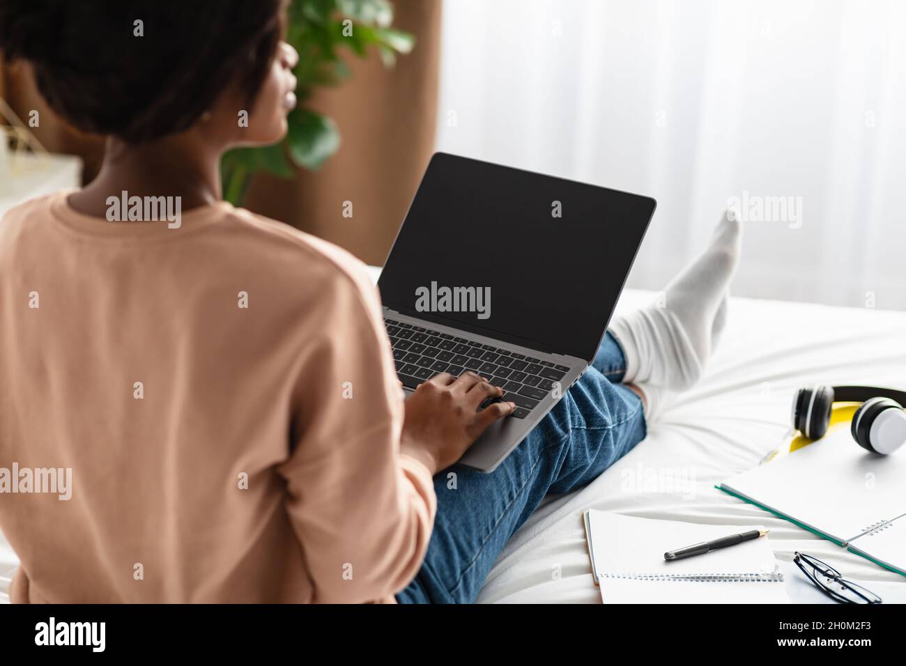 Woman typing computer back view hi-res stock photography and images - Alamy