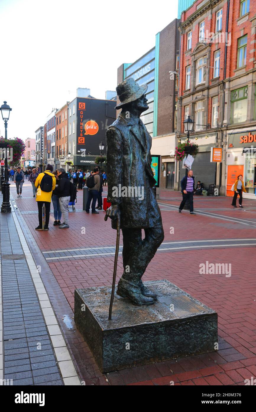 Irland Dublin Statue Of Oscar Wilde Irish Writer In Merrion Square Park Danny Osborne