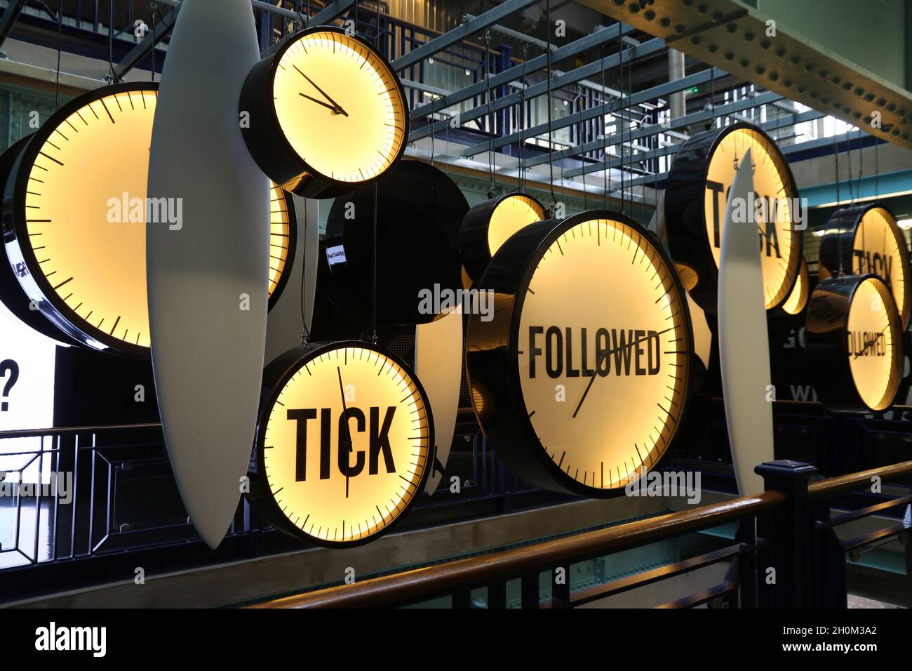 Guinness clock hi-res stock photography and images - Alamy