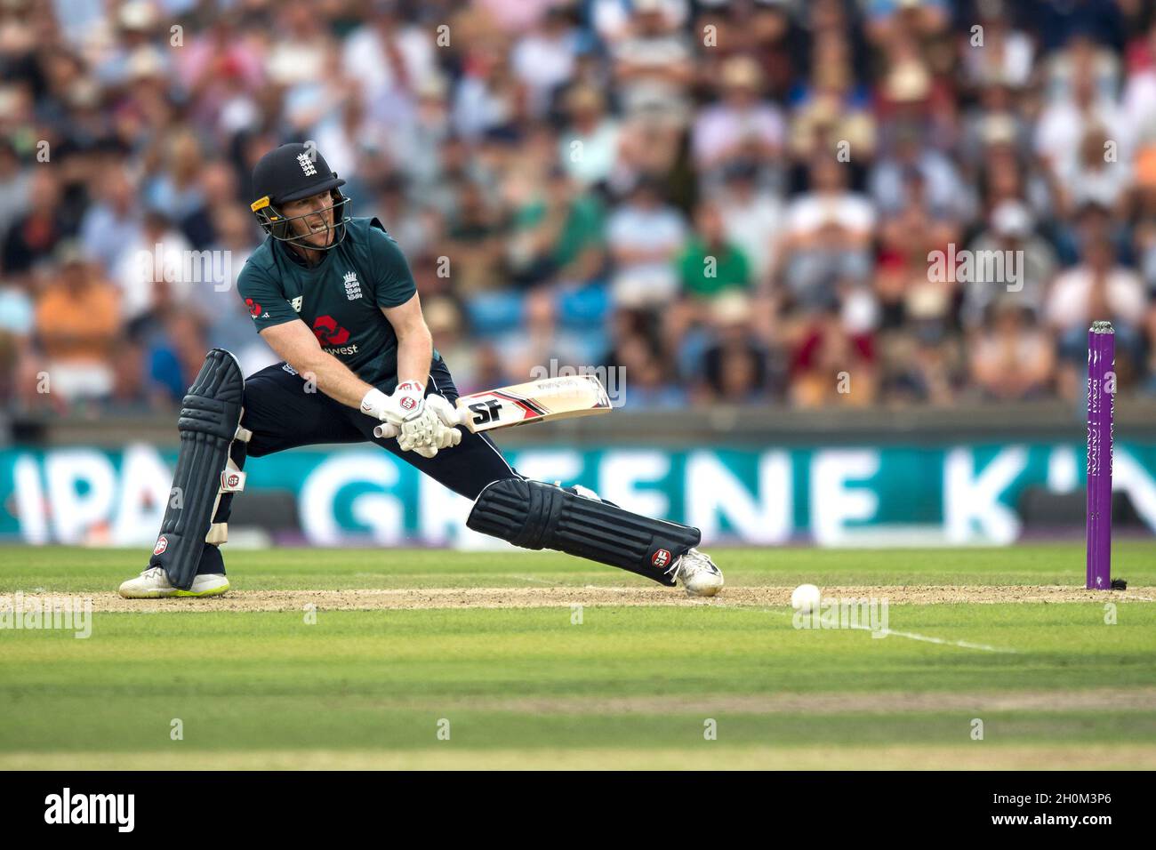 Reverse sweep hi-res stock photography and images - Alamy