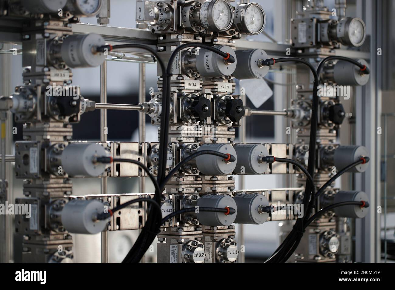 Hynamics hi-res stock photography and images - Alamy