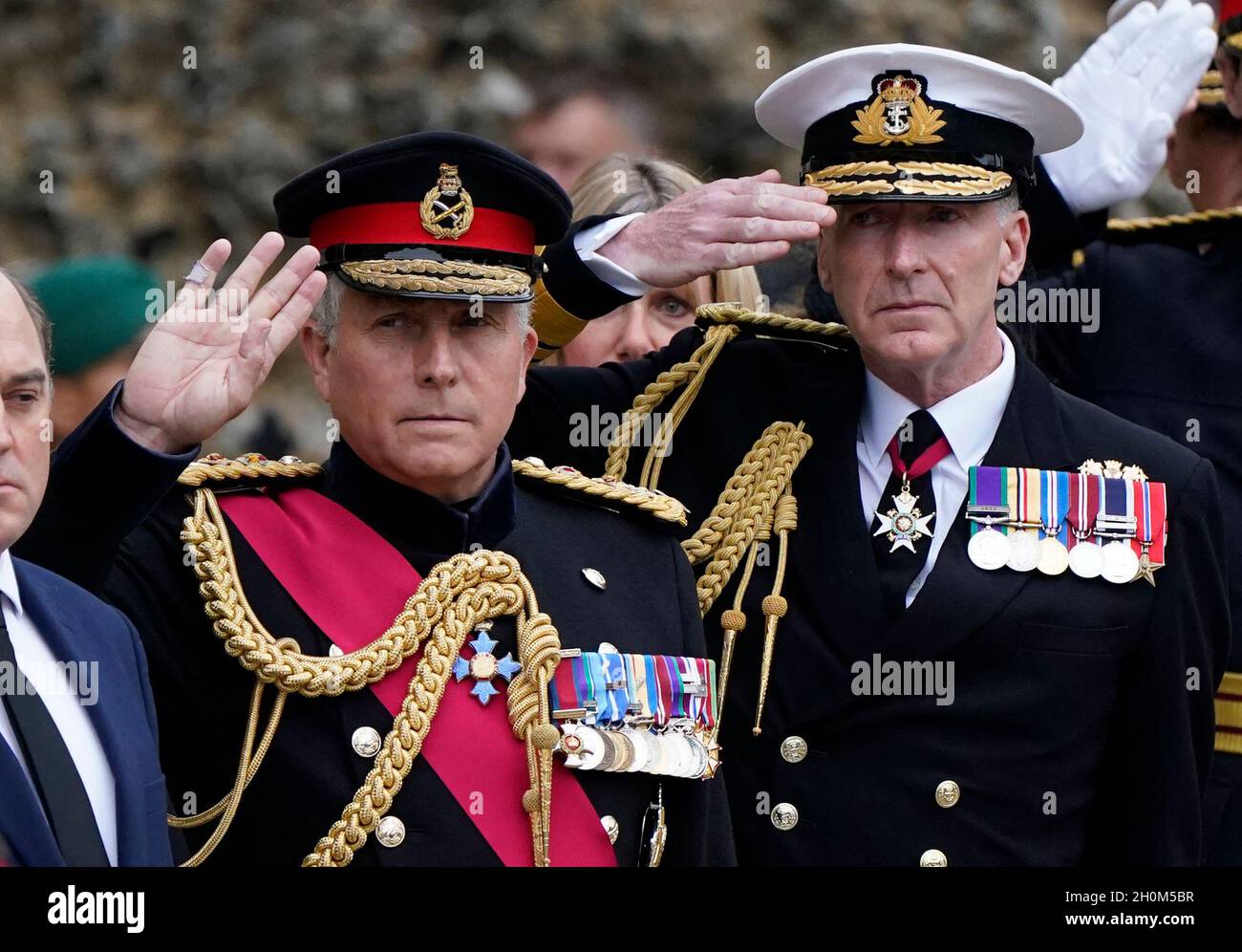 General Sir Nick Carter, the outgoing Chief of the Defence Staff (left ...