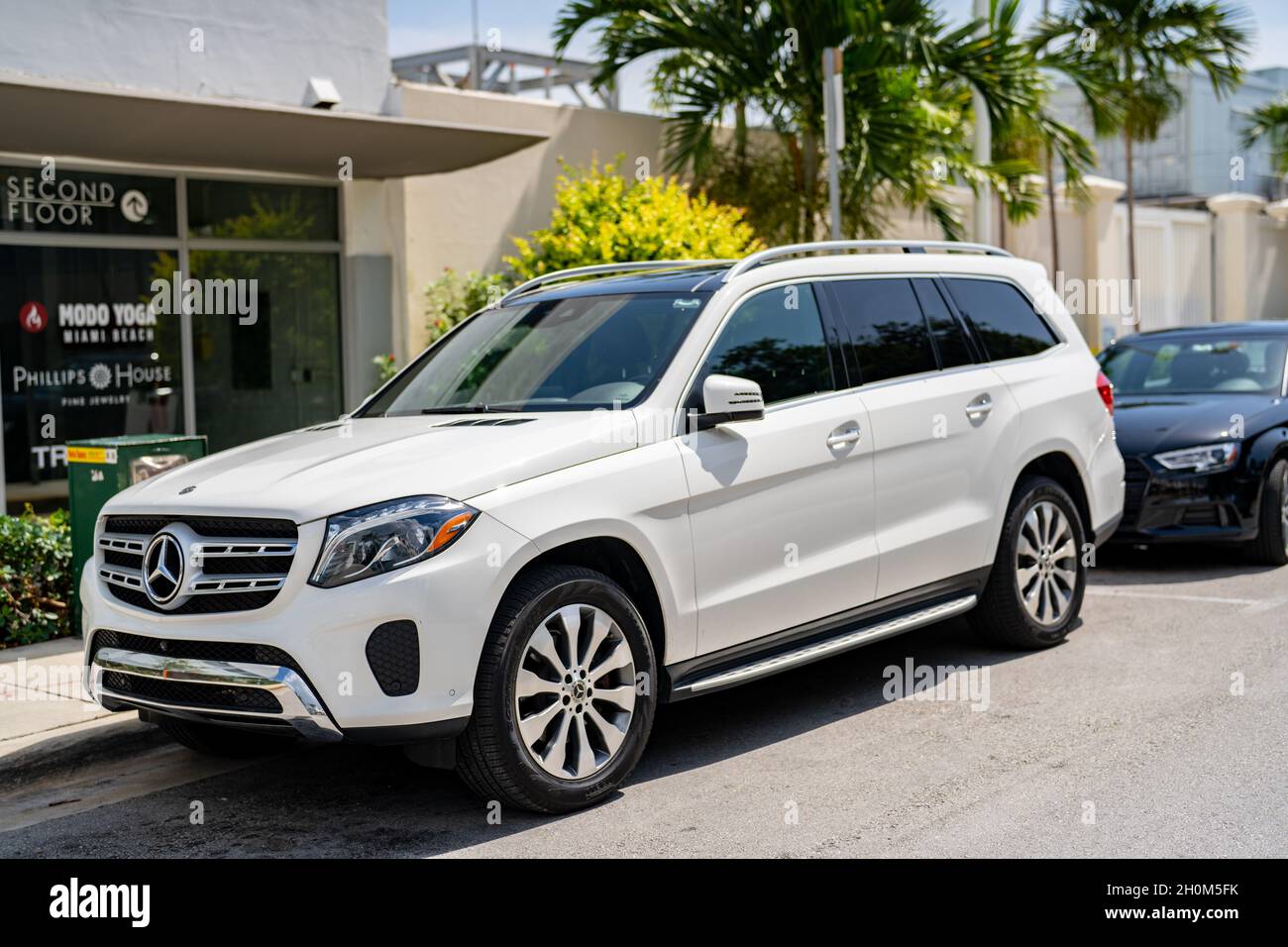 Front auarter hi-res stock photography and images - Alamy