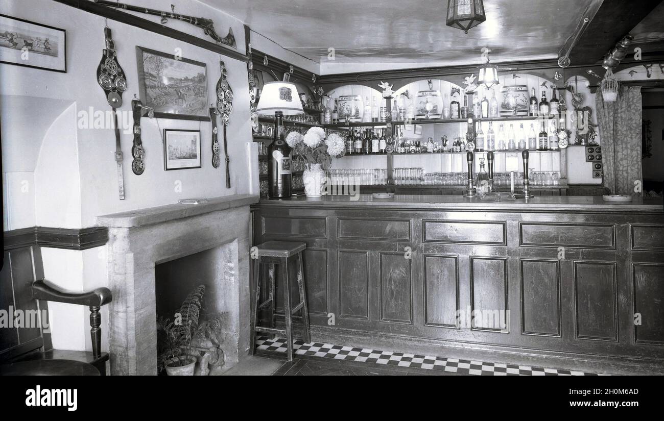 1950s, historical, empty pub bar at The Angel Inn, Witney, Oxford ...