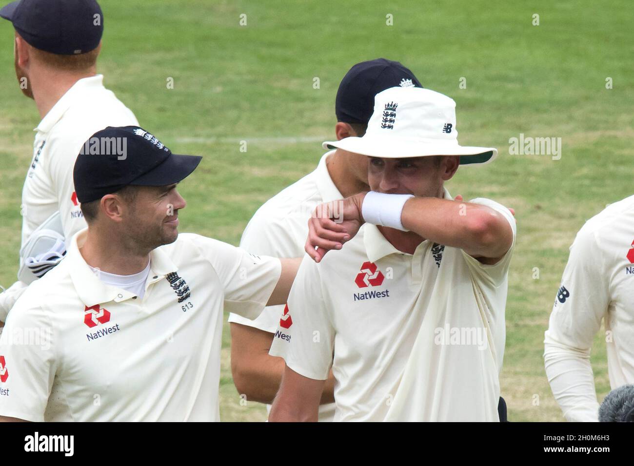 James anderson and stuart broad hi-res stock photography and images - Alamy