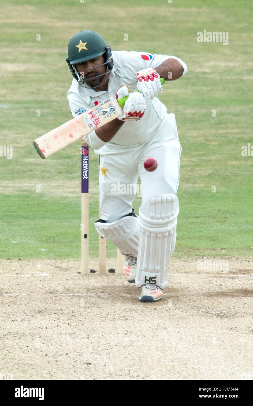 Pakistan captain Sarfaz Ahmed bats Stock Photo - Alamy