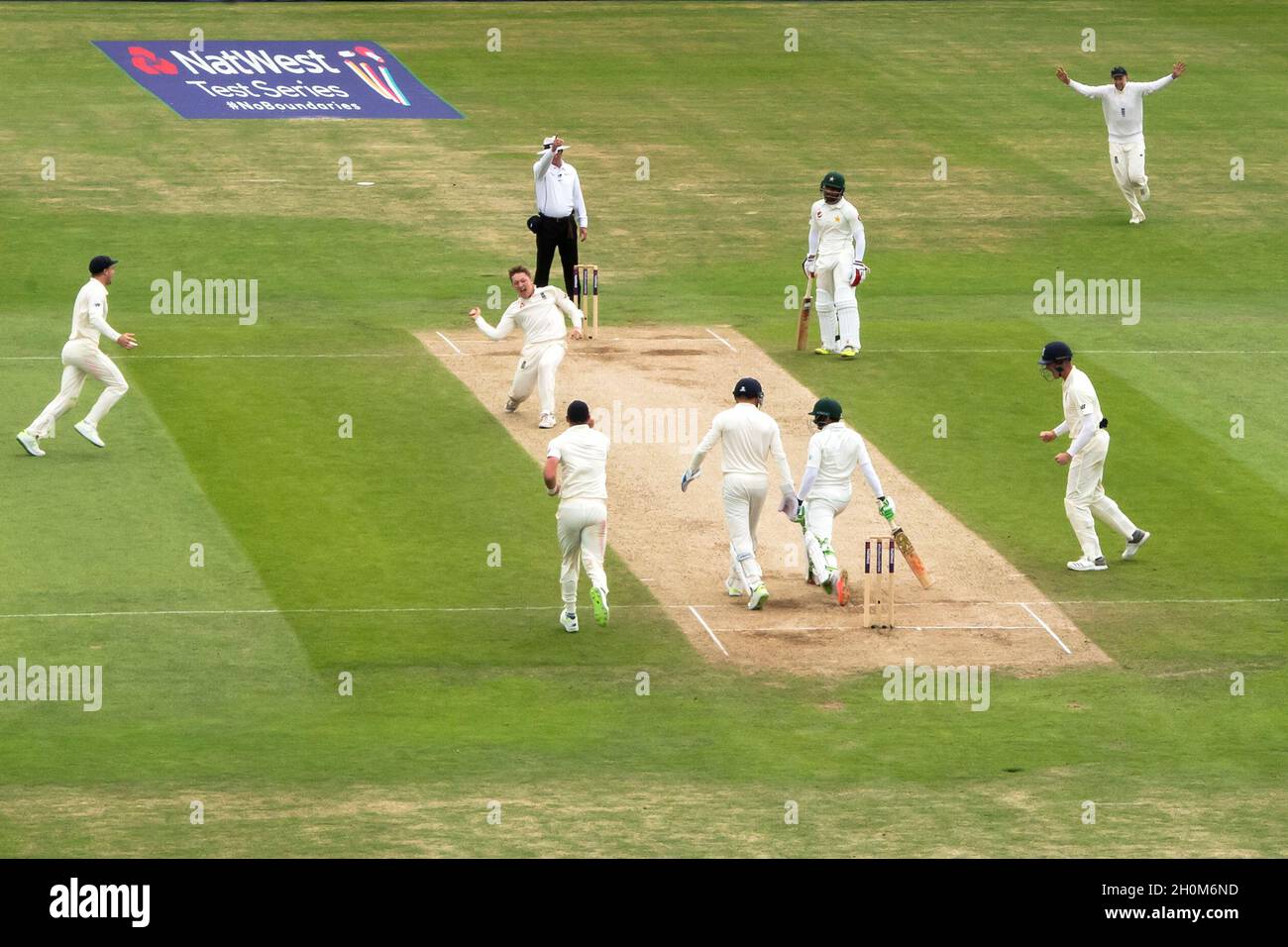 Pakistans azhar ali celebrates hi-res stock photography and images - Alamy