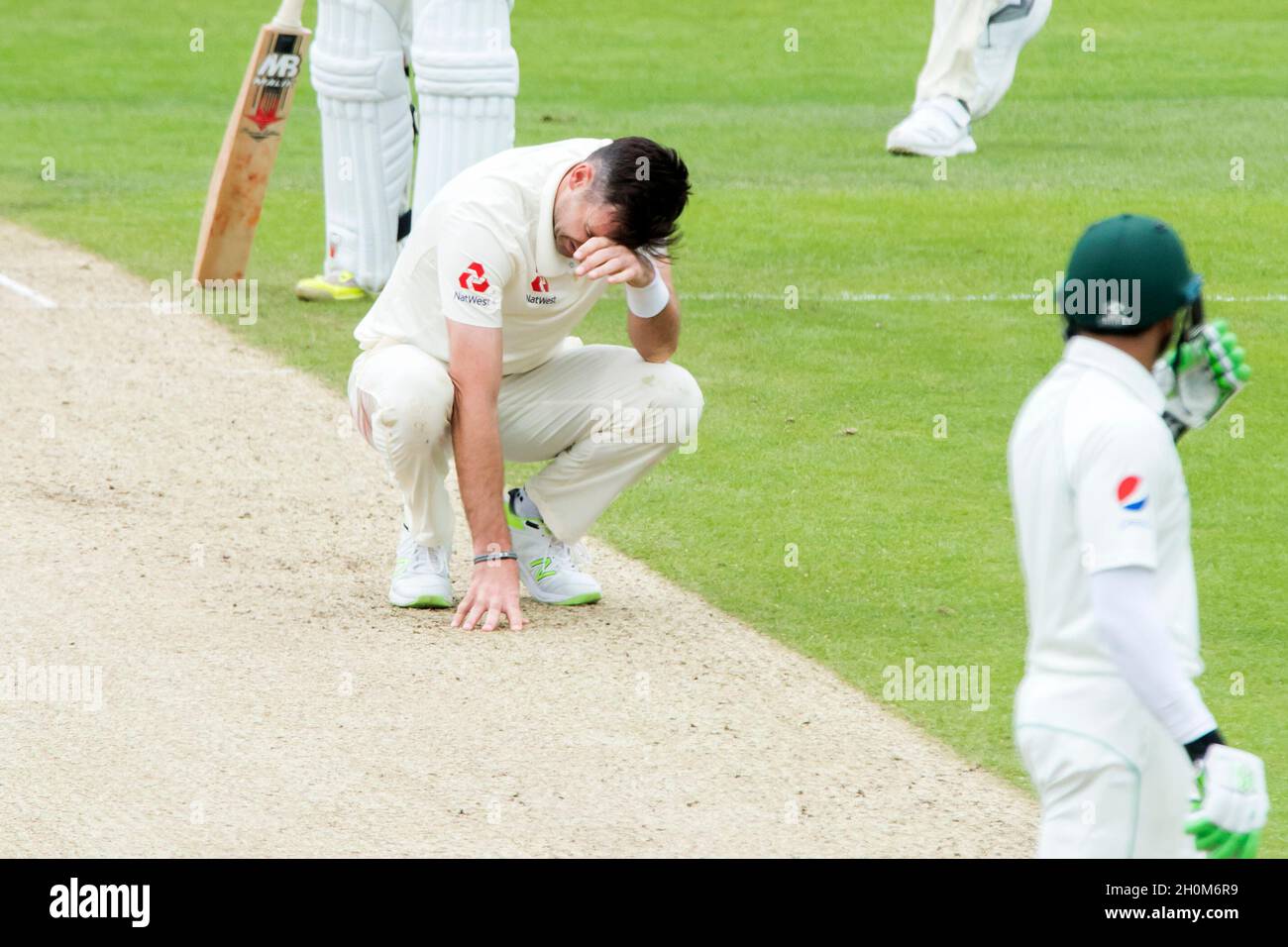 James anderson bowling hi-res stock photography and images - Alamy