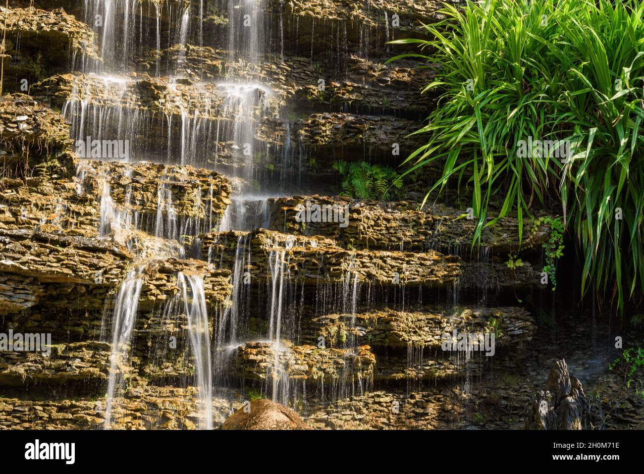 Waterfall over rock hi-res stock photography and images - Alamy