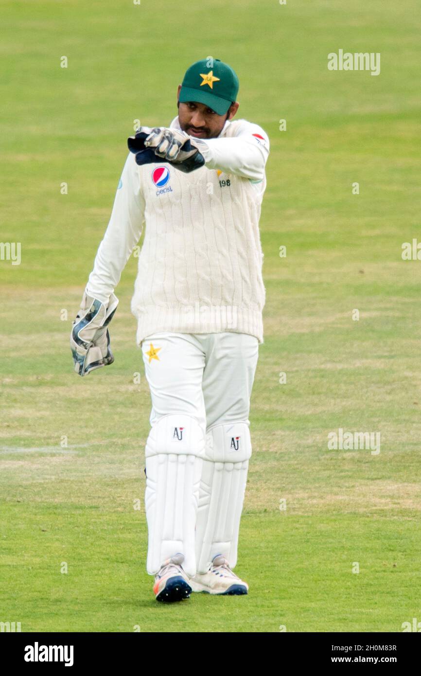 Pakistan captain Sarfaz Ahmed gestures Stock Photo - Alamy