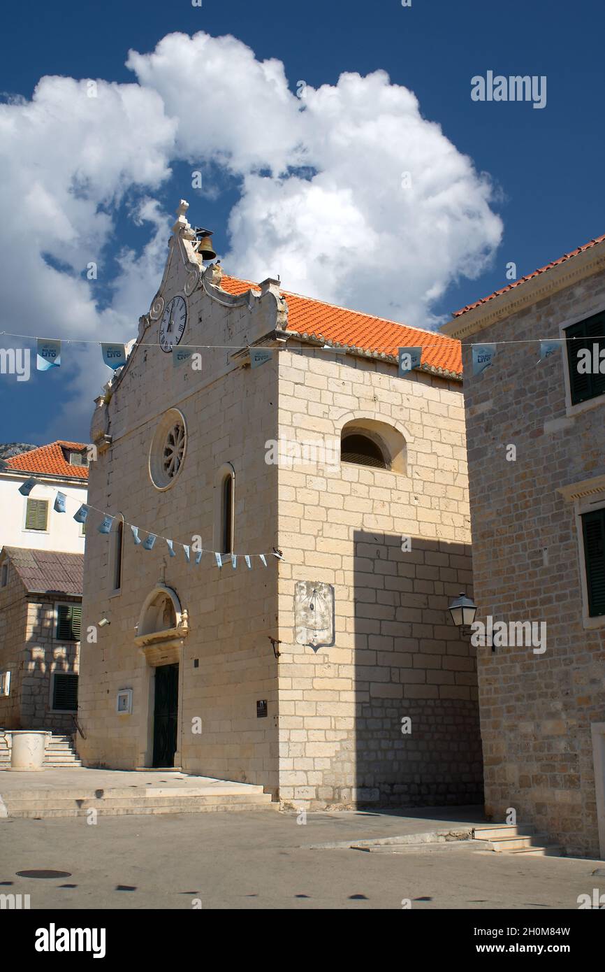 Path going through buildings Stock Photo - Alamy