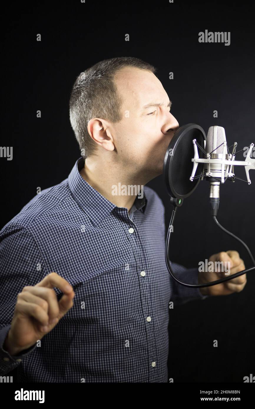 Voice over artist in booth hi-res stock photography and images - Alamy