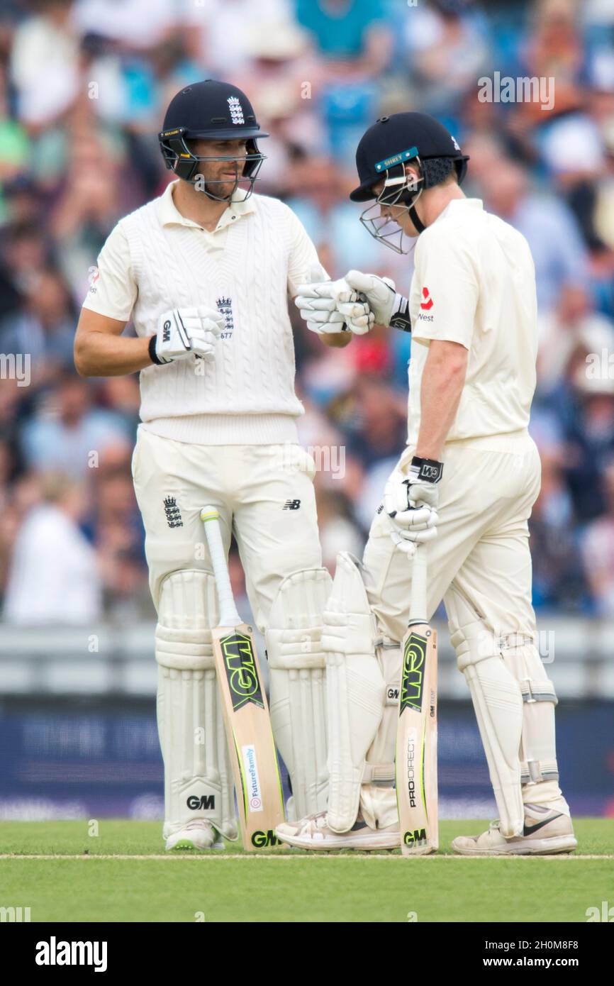 England’s Dawid Malan speaks with England’s Dominic Bess Stock Photo ...