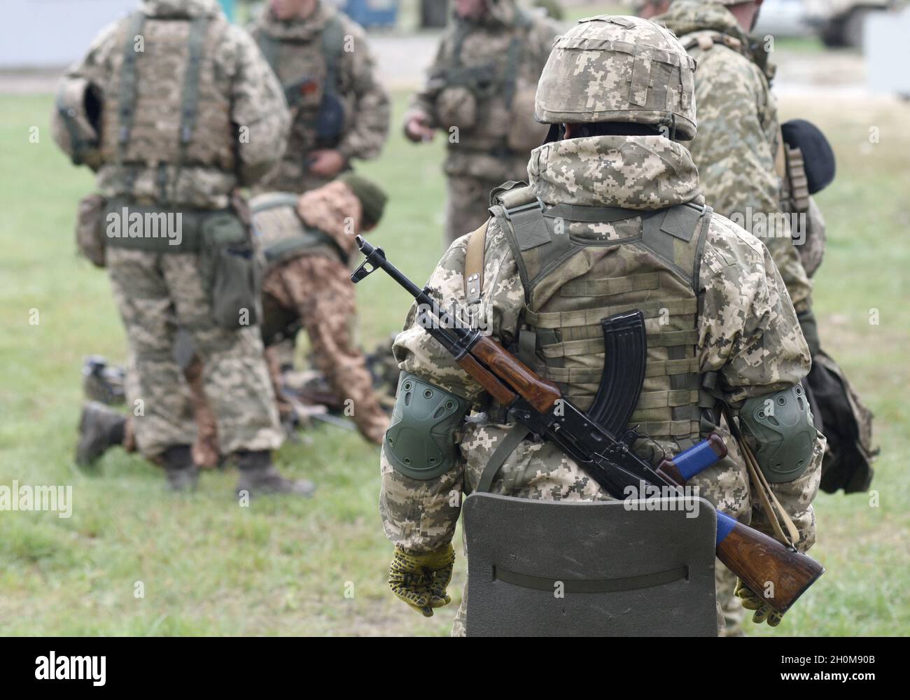 Soldiers with assault rifles AK Stock Photo - Alamy